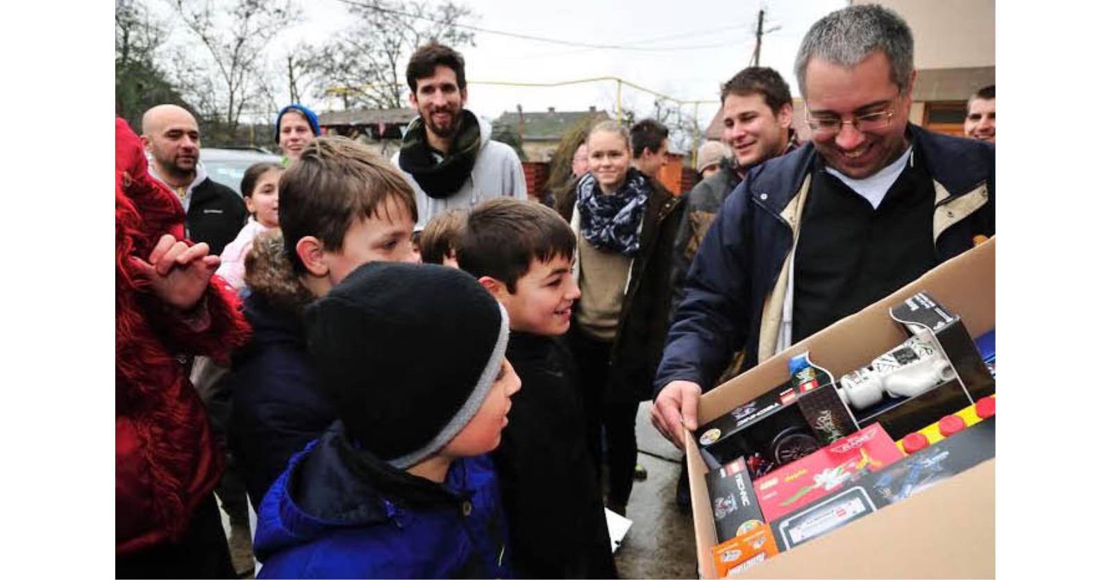 Building Community: Creations for Charity | Brickset